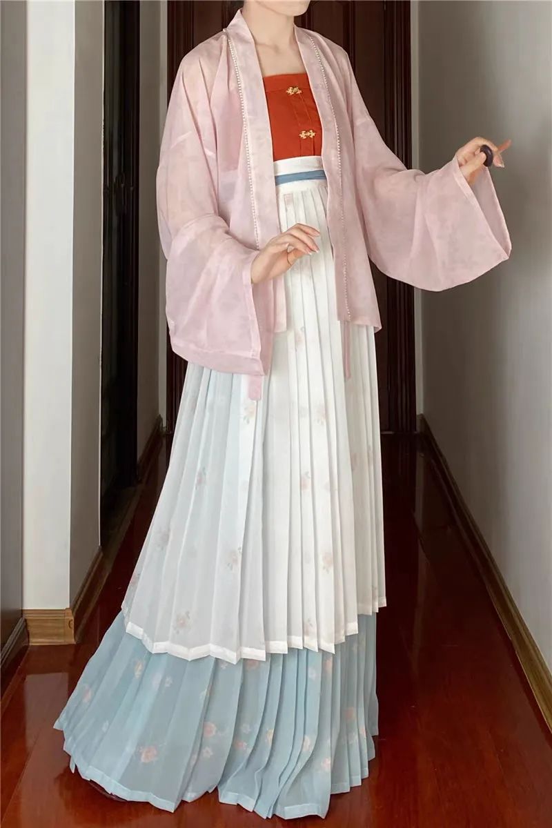 Fashion blogger reveals the secret: How should you choose the shape of ...