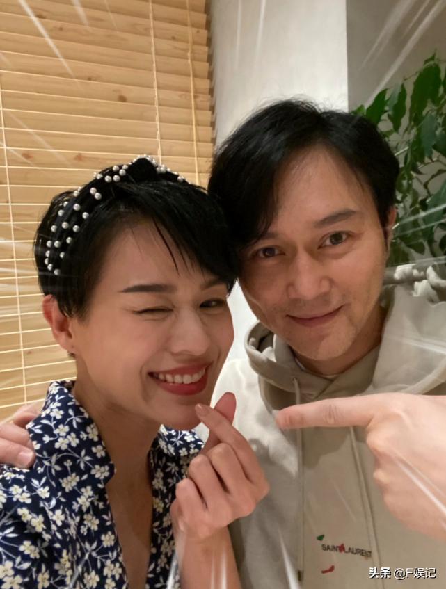 Anita Yuen and his wife, Gillian A Sa, met Zhang Zhilin and Myolie Wu to take a photo and dream ...