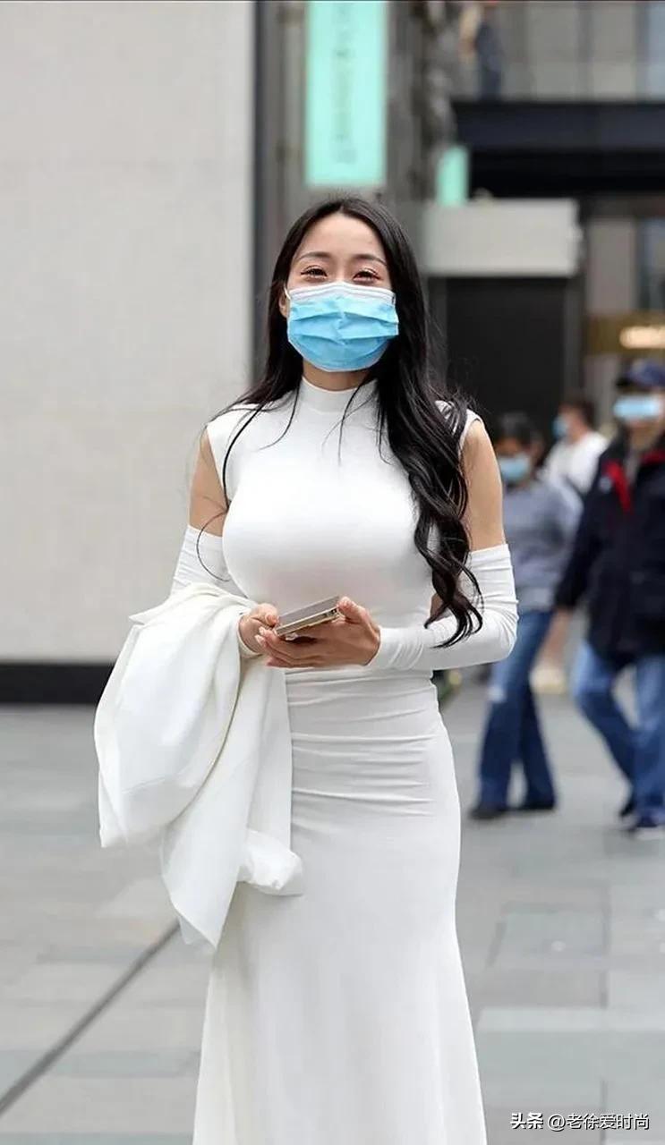 Mainland actress Wang Jundi is tall and elegant, and her white dress is ...