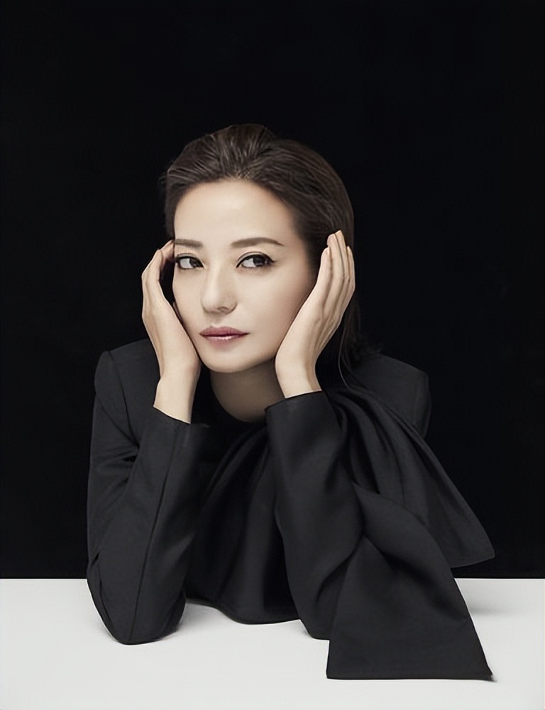 From "Chinese Superstar" to "No Such Person", the 47-year-old Zhao Wei ...