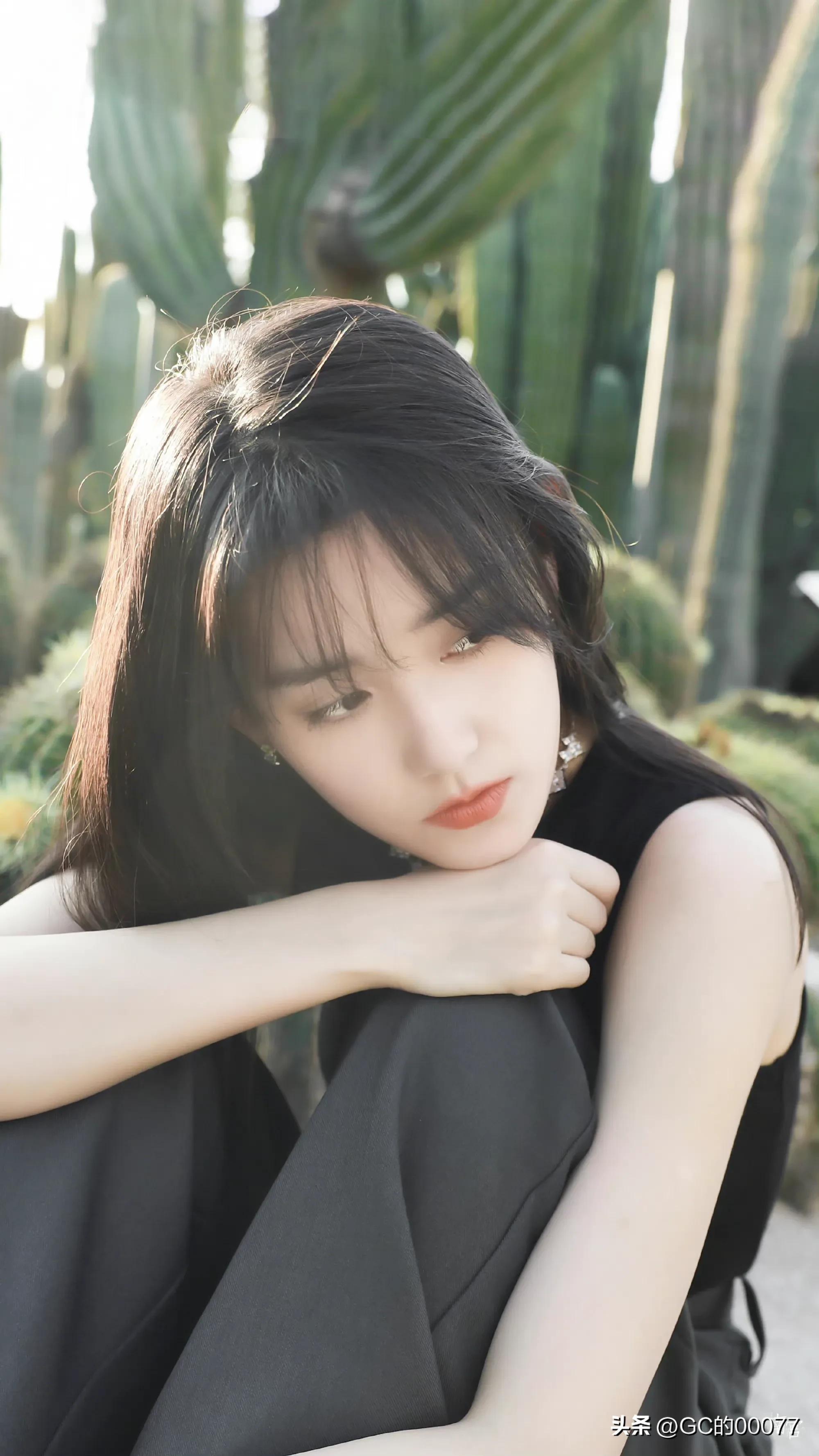 Star picture Jiang Yiyi - iNEWS