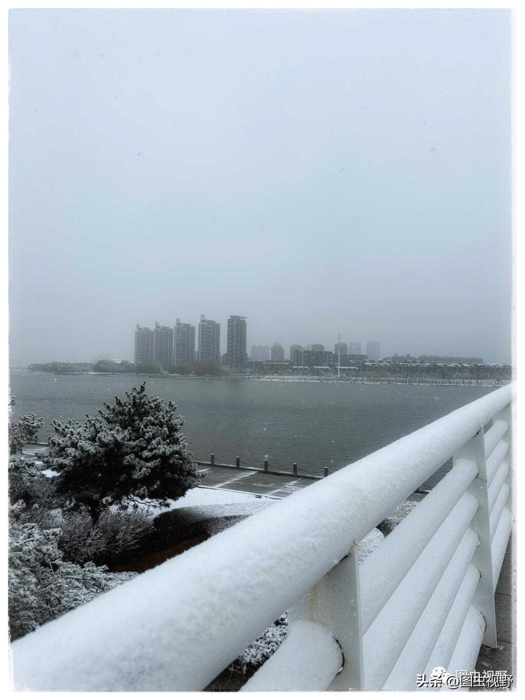 Image of Western Liaoning: A snow in early winter turned the Daling ...