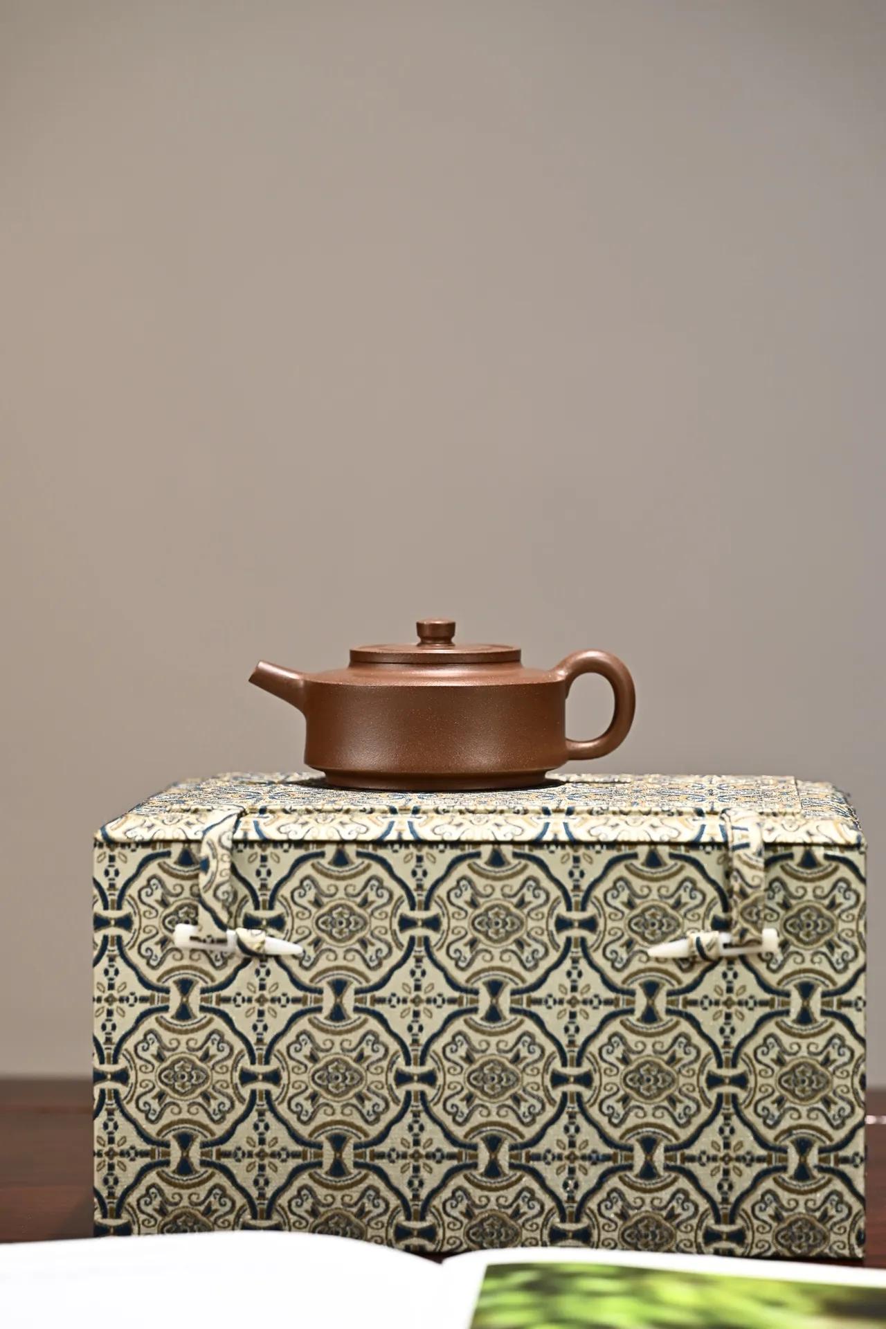 All hand-made pots, the shape is different - iMedia