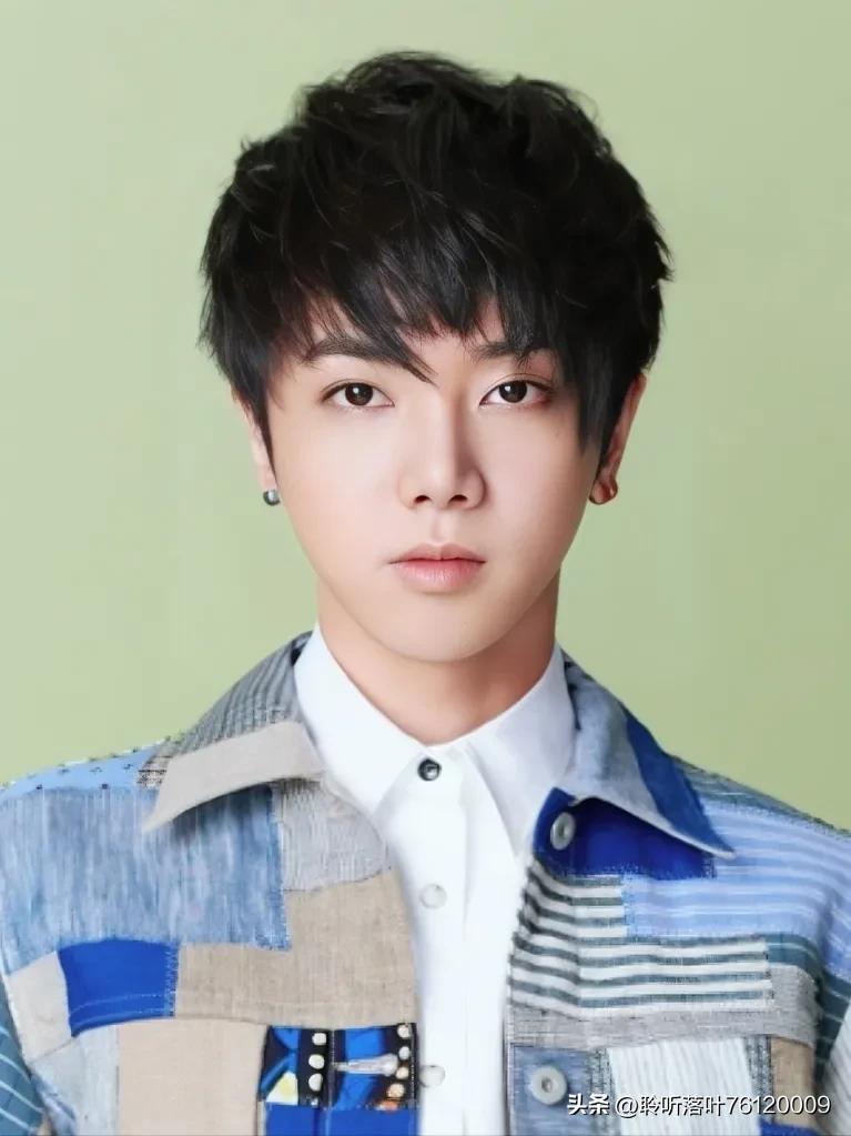 After five years, Hua Chenyu once again appeared on the stage of the ...