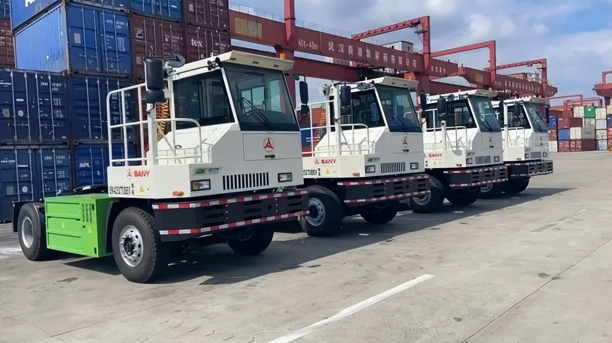 30% of container trucks in Yangluo Port are electric, which can reduce ...