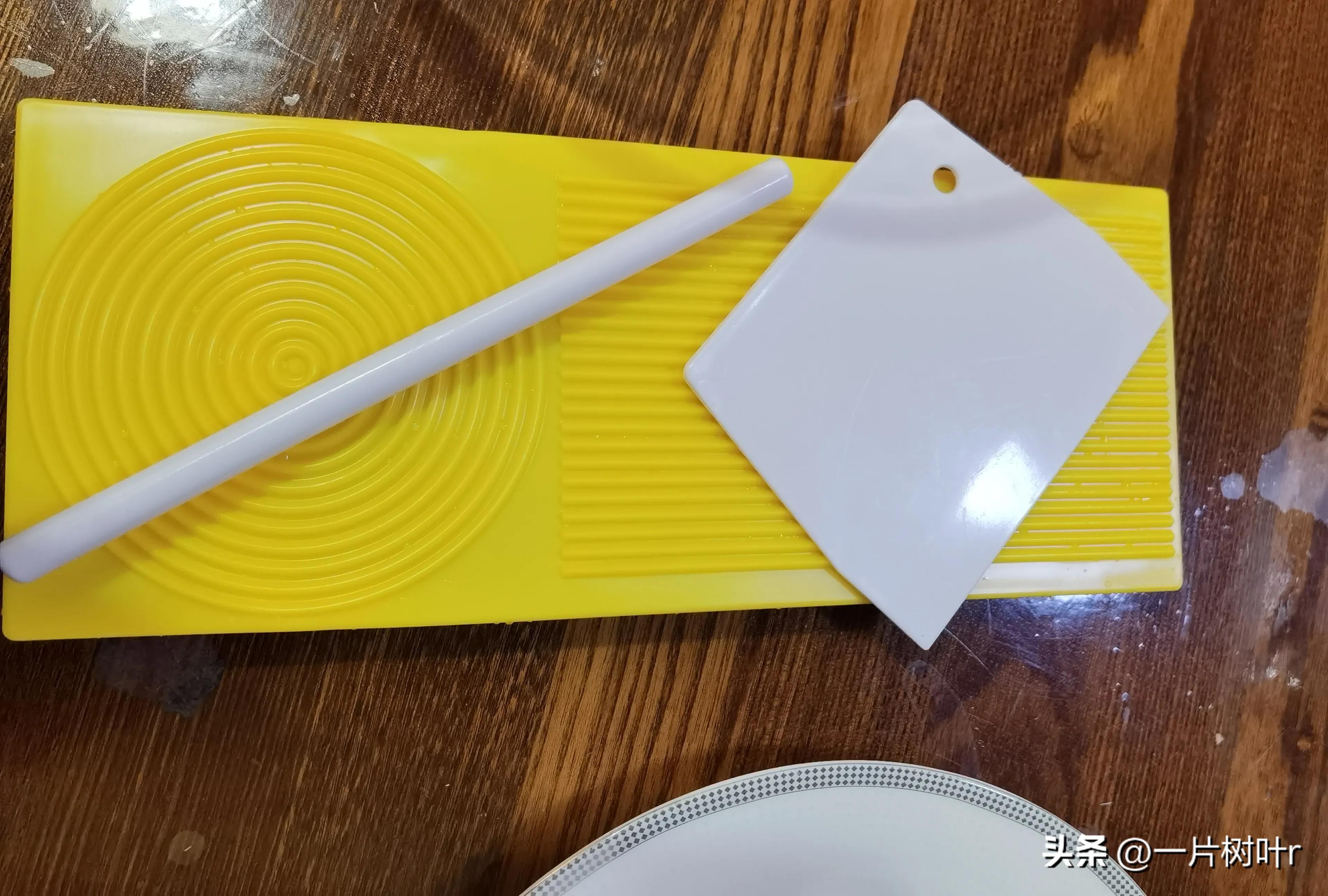 Making noodle fish for the first time, eating noodle - iNEWS