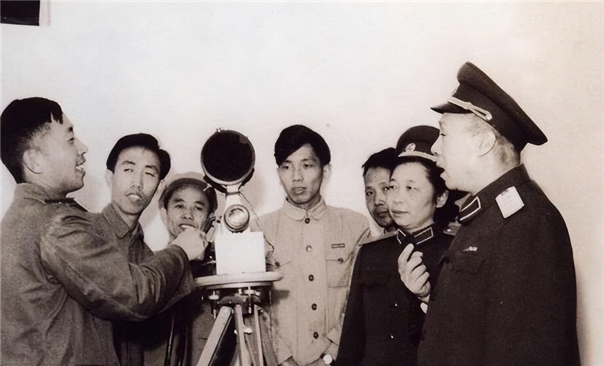 Li Zhen, the first female general in New China, met her ex-husband who ...