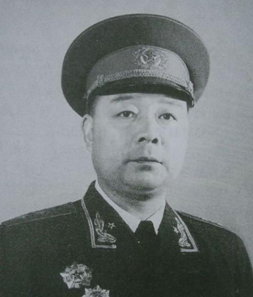 After Huang Ke was forced to marry Wang Shangrong, he was stopped by guards when he returned ...