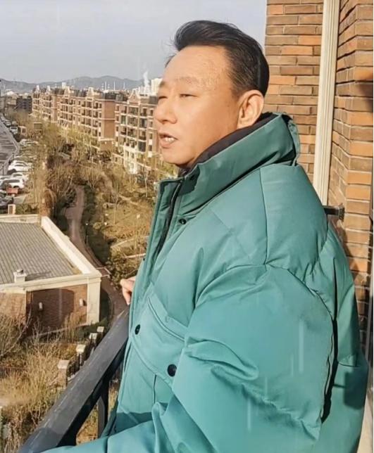 54-year-old Shao Feng is unrecognizable in recent photos!His hair is ...