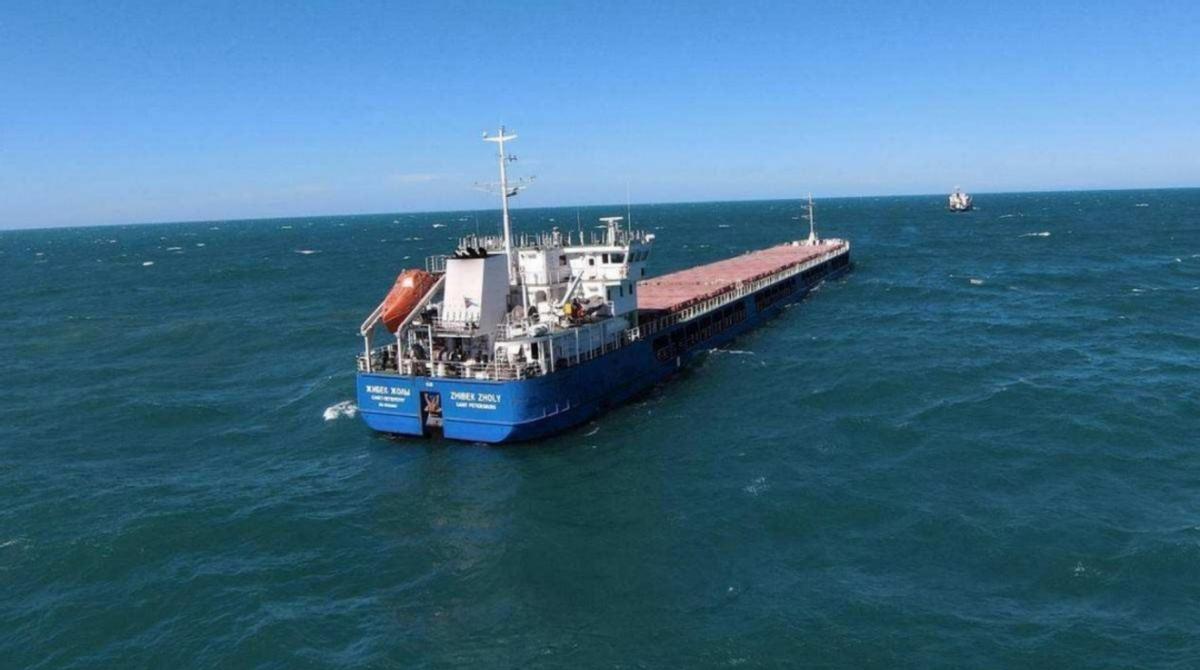 Ukrainian air strikes on Crimea shipyard set two Russian ships on fire ...