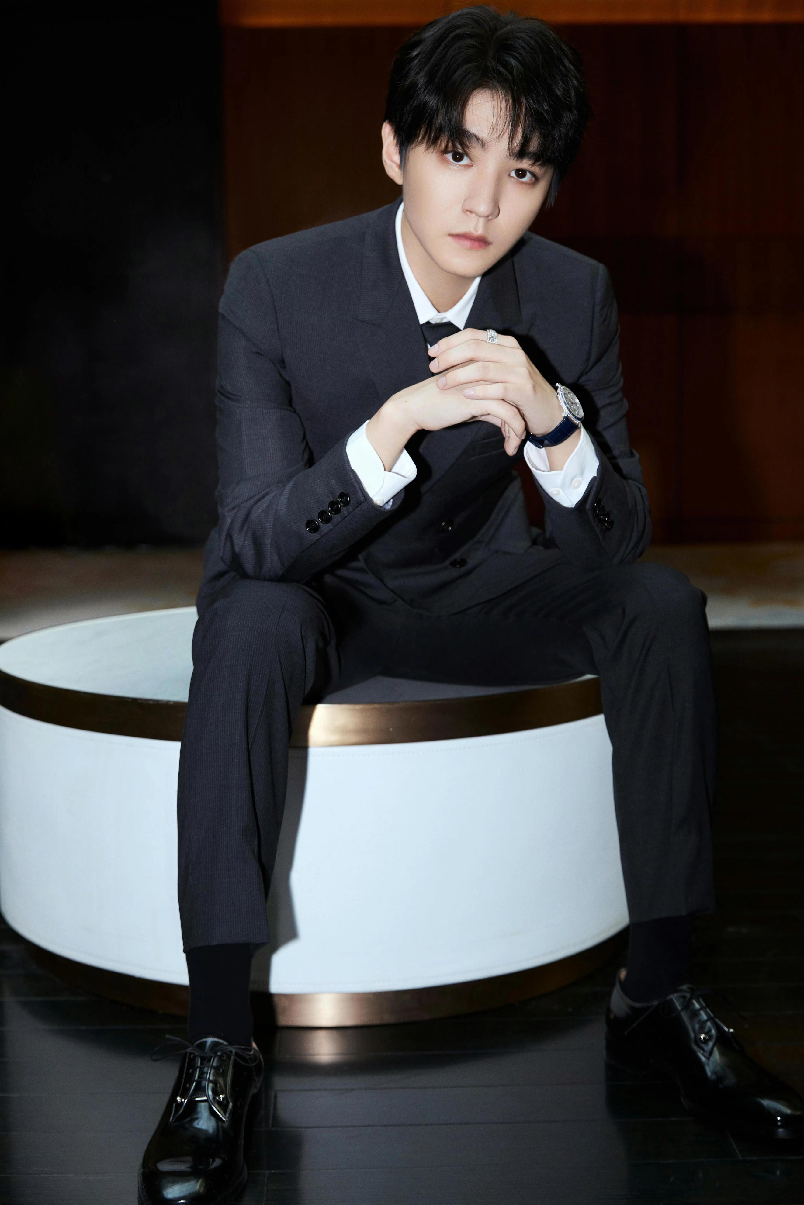 TFBOYS 10th Anniversary Official Announcement! Wang Junkai, Wang Yuanyi, Yang Qianxi, posted a ...