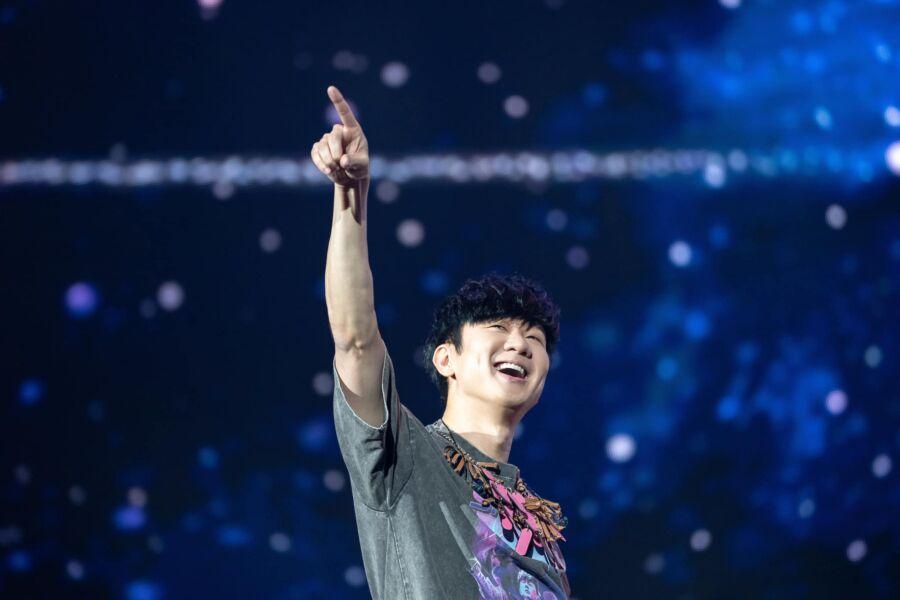 JJ Lin's concert was attacked by a laser pointer, and his right eye was ...