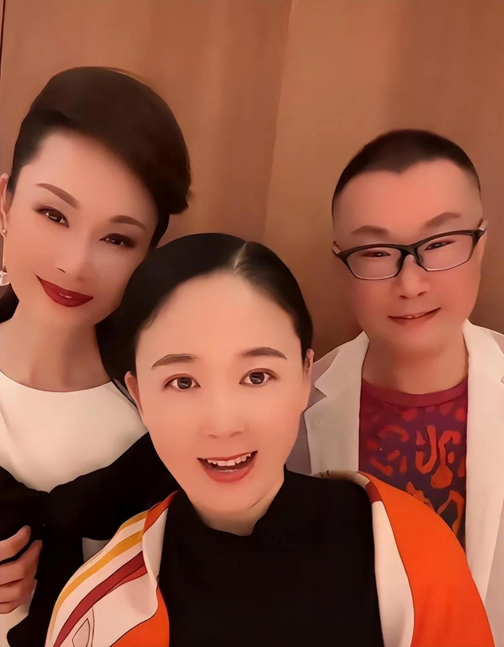 Yin Xiangjie brought his 16-year-old wife together with his friends ...