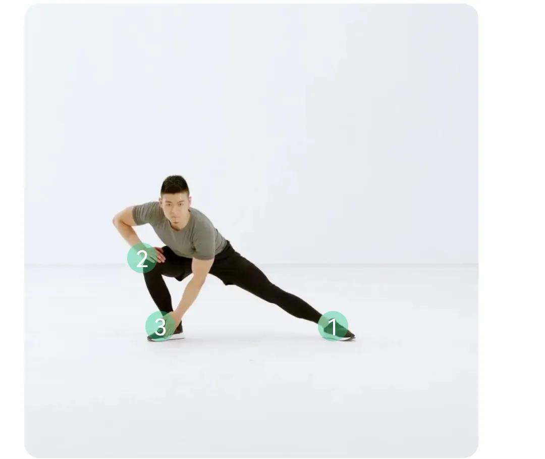 Practice the six movements on an empty stomach after getting up in the ...