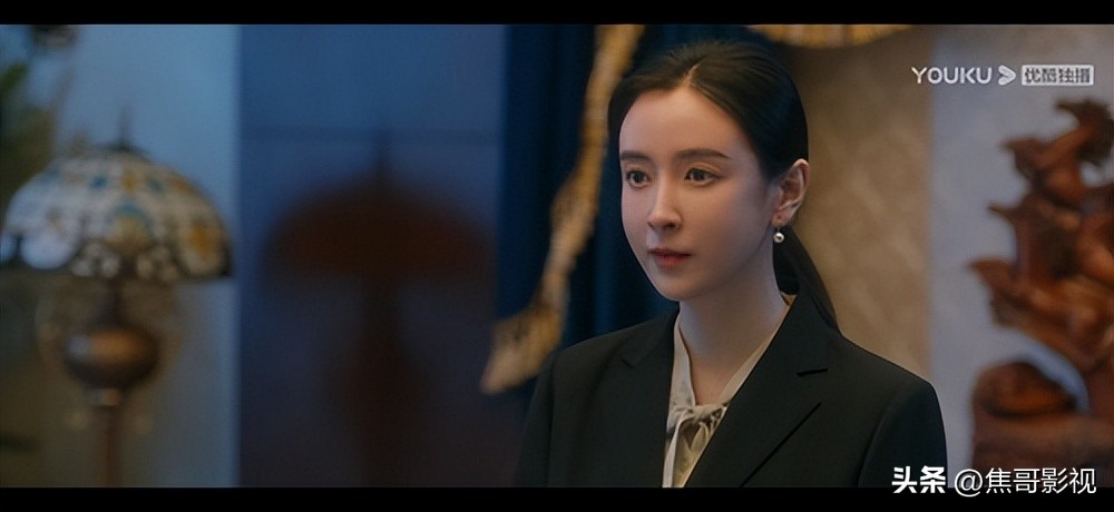 "Who is He" Nie Baohua's secretary "Hong Hong" played by Yu Yunxi - iMedia