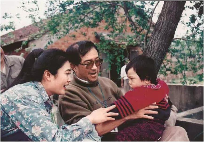 Xie Jin in Zhou Jianping's eyes: Xie Jin never lets anyone sleep with him, scolds whoever stays ...