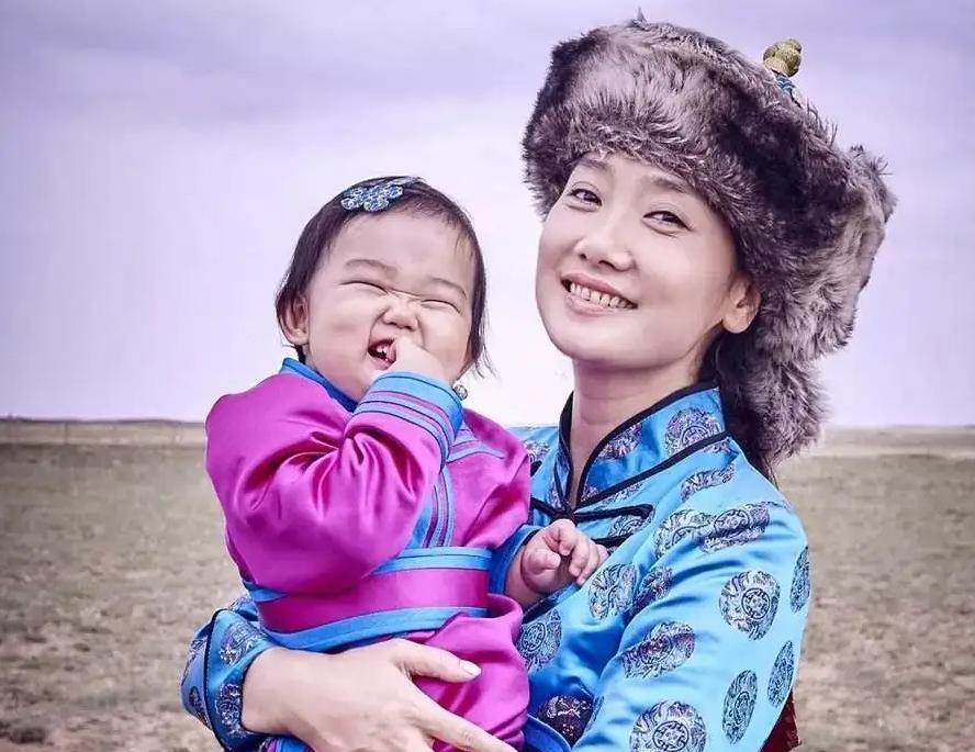 Phoenix Legend Linghua: The hidden rich woman among the stars, singing ...