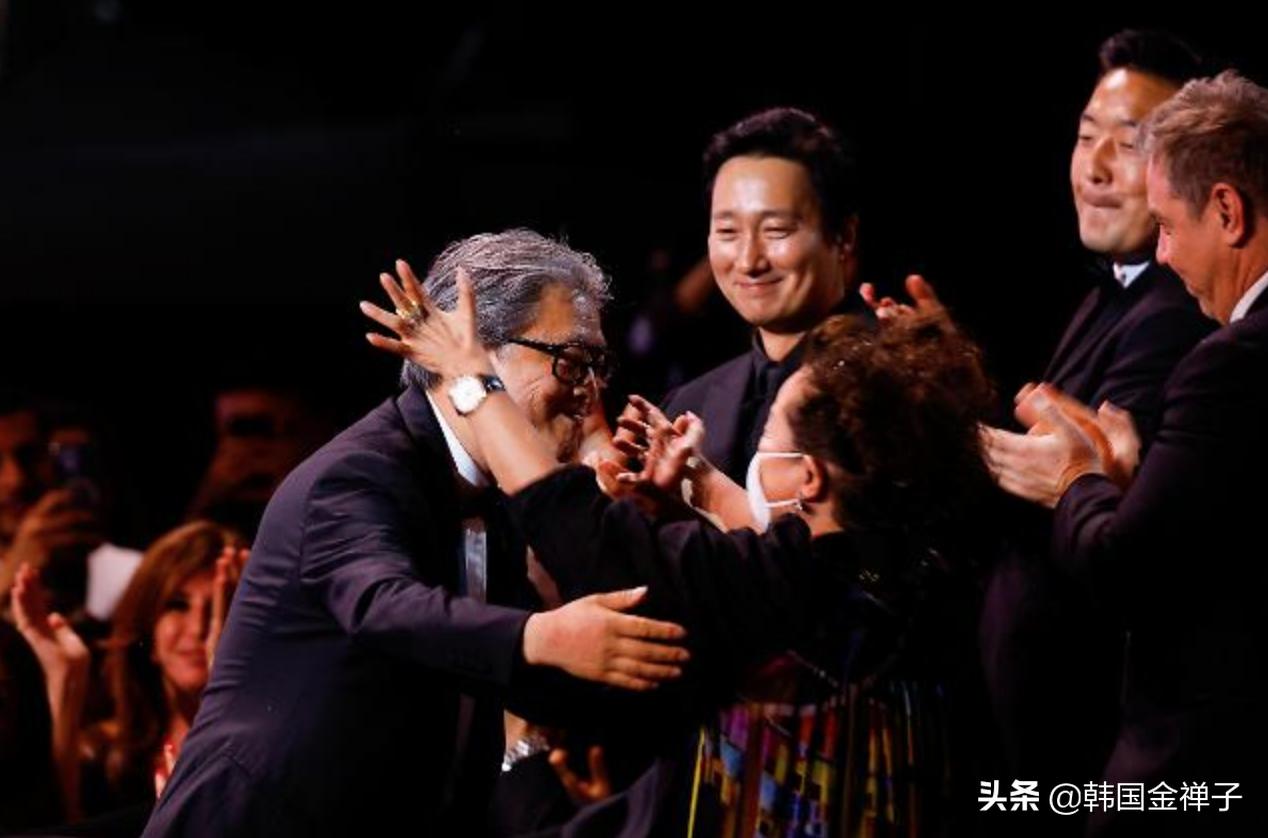 Korean movies welcome another highlight moment!Winning the third Cannes trophy, all thanks to ...