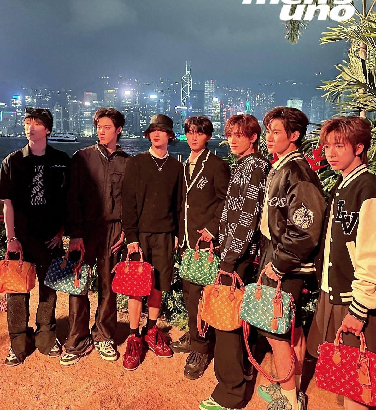 This night in Hong Kong: Zhu Yilong wears a skirt and has a shriveled ...