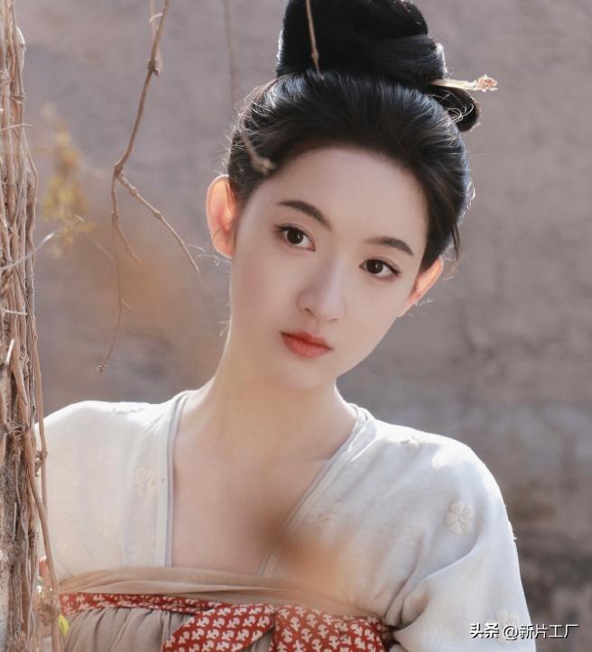 Watching Yu Zheng's new drama for Yang Chaoyue, but was attracted by 48 ...