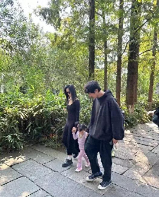 Wang Chuanjun's daughter makes a stunning appearance, her angelic face ...