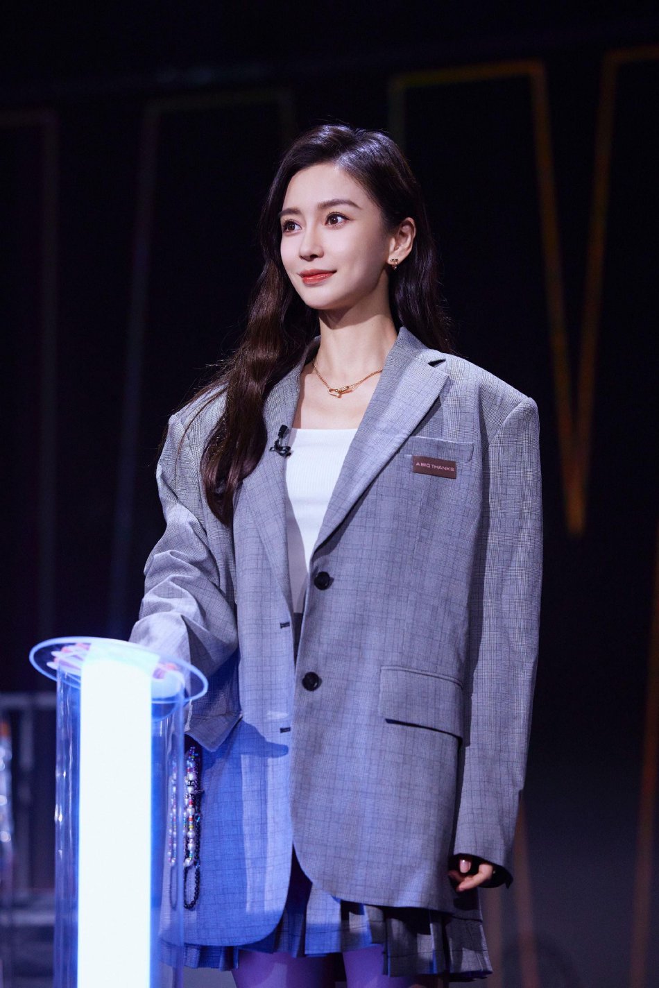 College style! Angelababy's age-reduced and cute photo is here - iNEWS