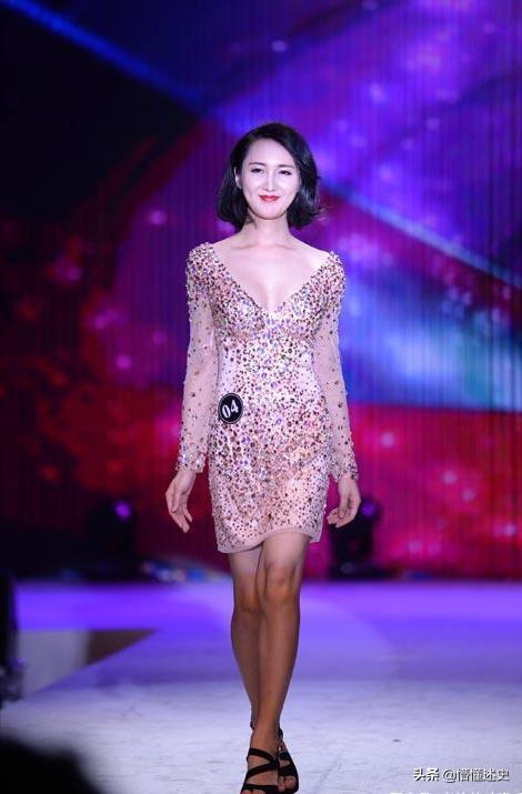 In 2005, Liu Ting, who "backed his mother to school", changed sex ten years later, and the ...