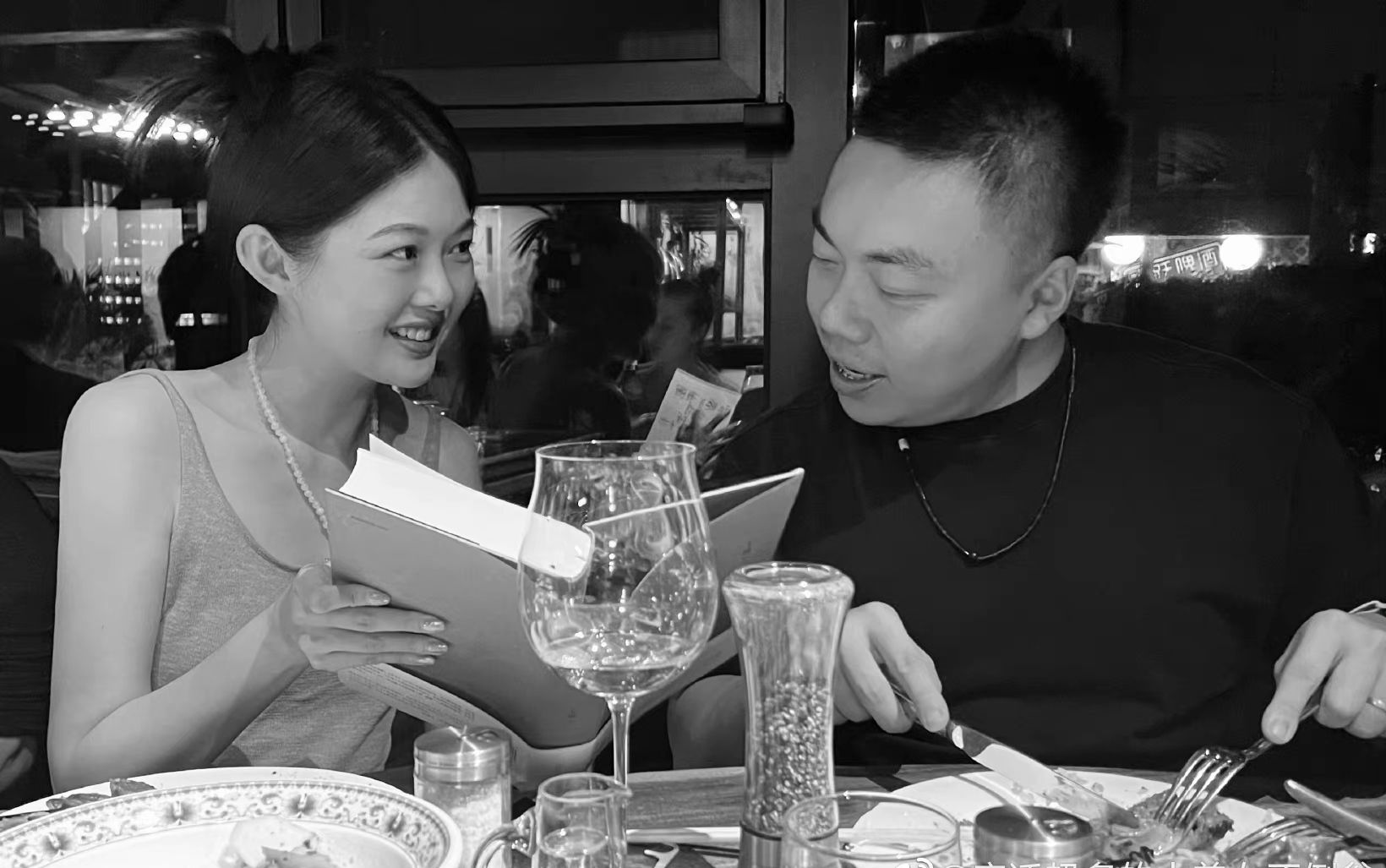 Net red shows off Wang Shuo's signature to her husband late at night ...