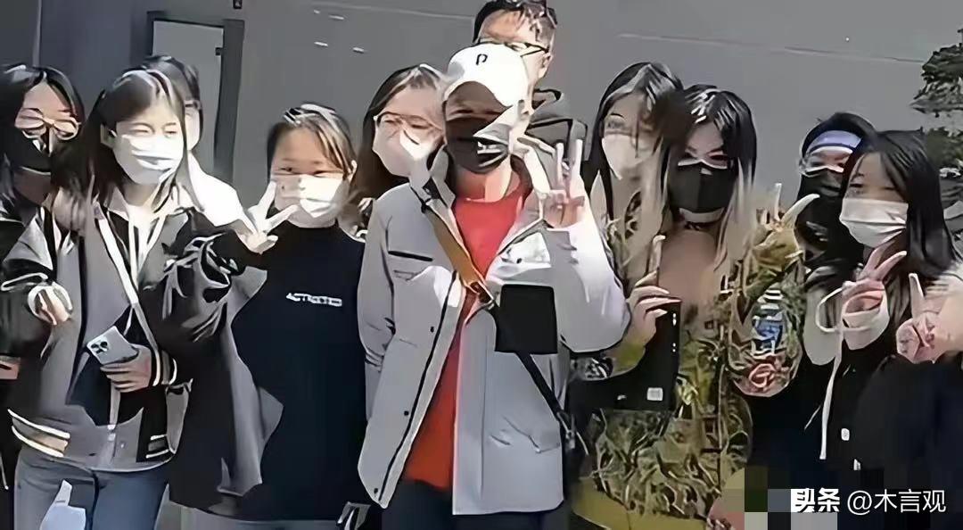 It was also photographed at the airport, put Xie Na and Zhang Songwen ...