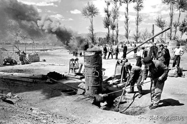 Why did the "Great Leap Forward" movement "take steel as the key link ...