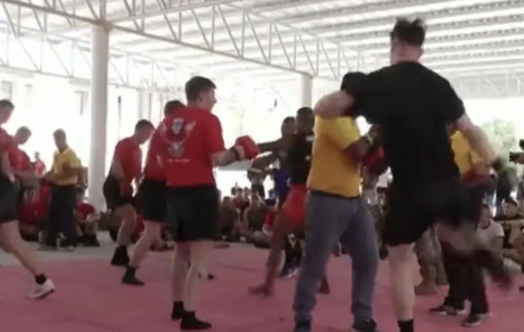 U.S. troops participating in the Cobra Gold exercise learn Muay Thai ...