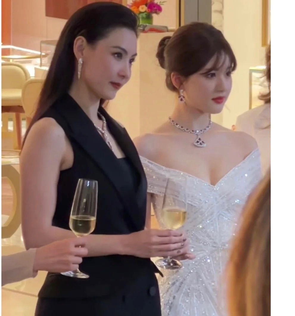 When 43-year-old Cecilia Cheung and 24-year-old Zhao Lusi stood ...