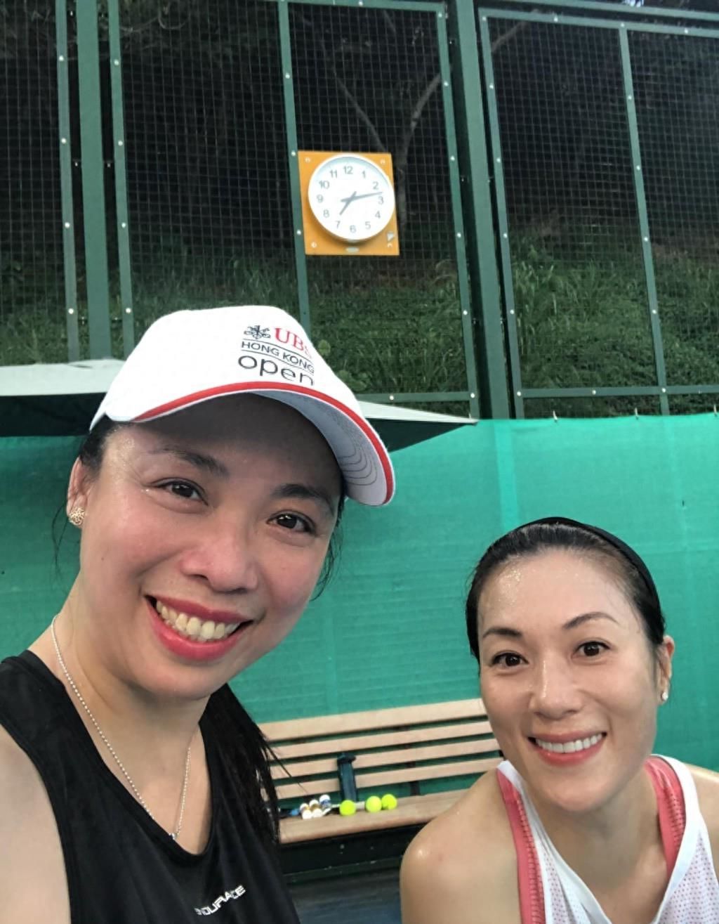 54-year-old Zhang Keyi's bare-face photos exposed! Skin as white as ...