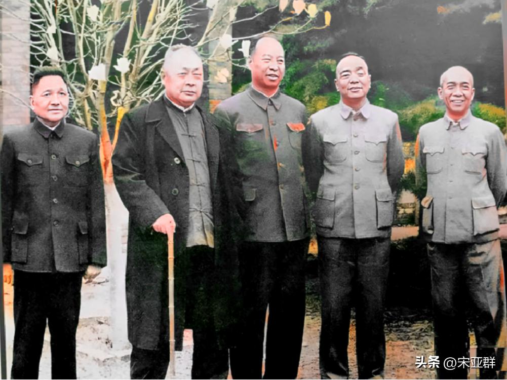 Group photo of five leaders in 1963: Peng Zhen C, Mr. Chen on crutches ...