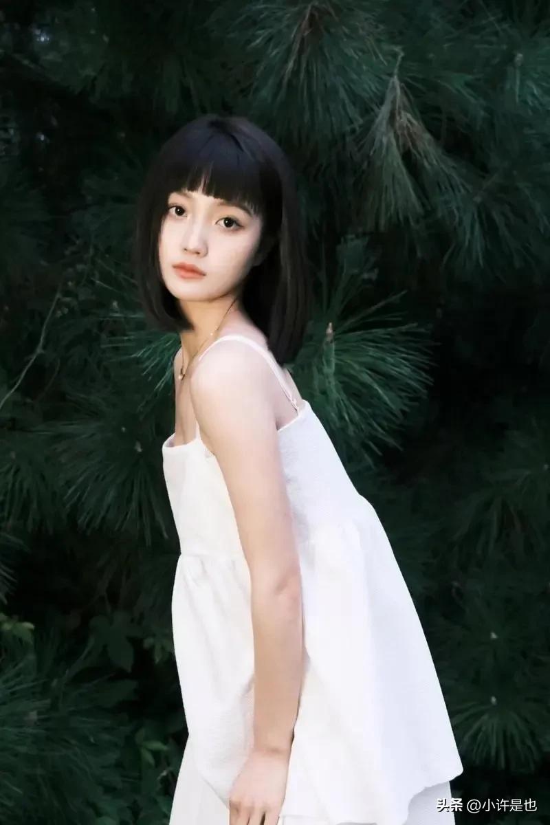 Shao Qing, 21, looks sweet and pure, 14 years younger than Zhang Jiani ...