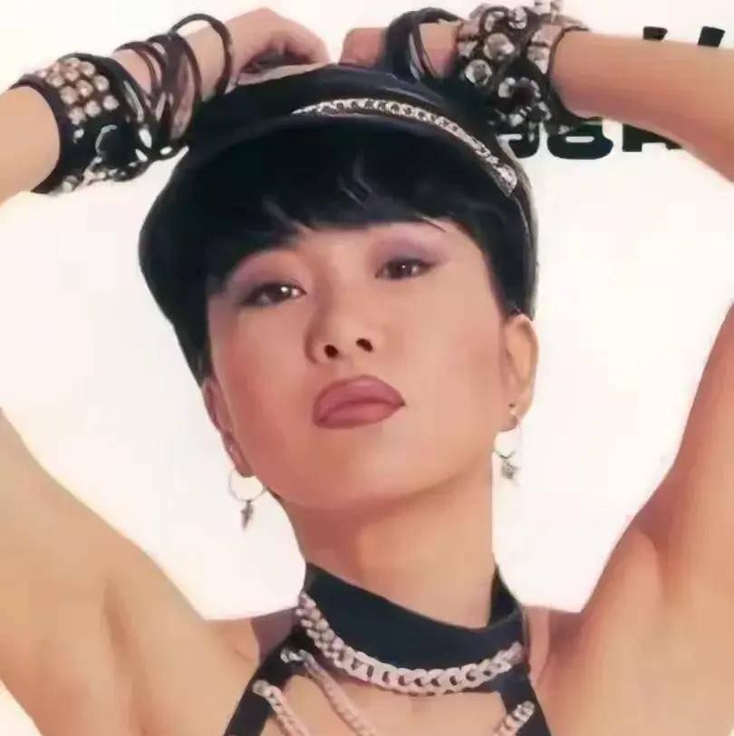 Hong Kong's "Three-level Queen" Li Huayue has made 11 three-level films ...