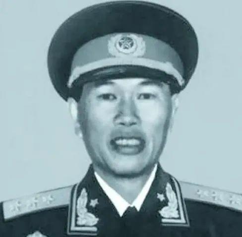 In 1965, Peng Dehuai visited Deng Hua in the rain and stopped at the ...