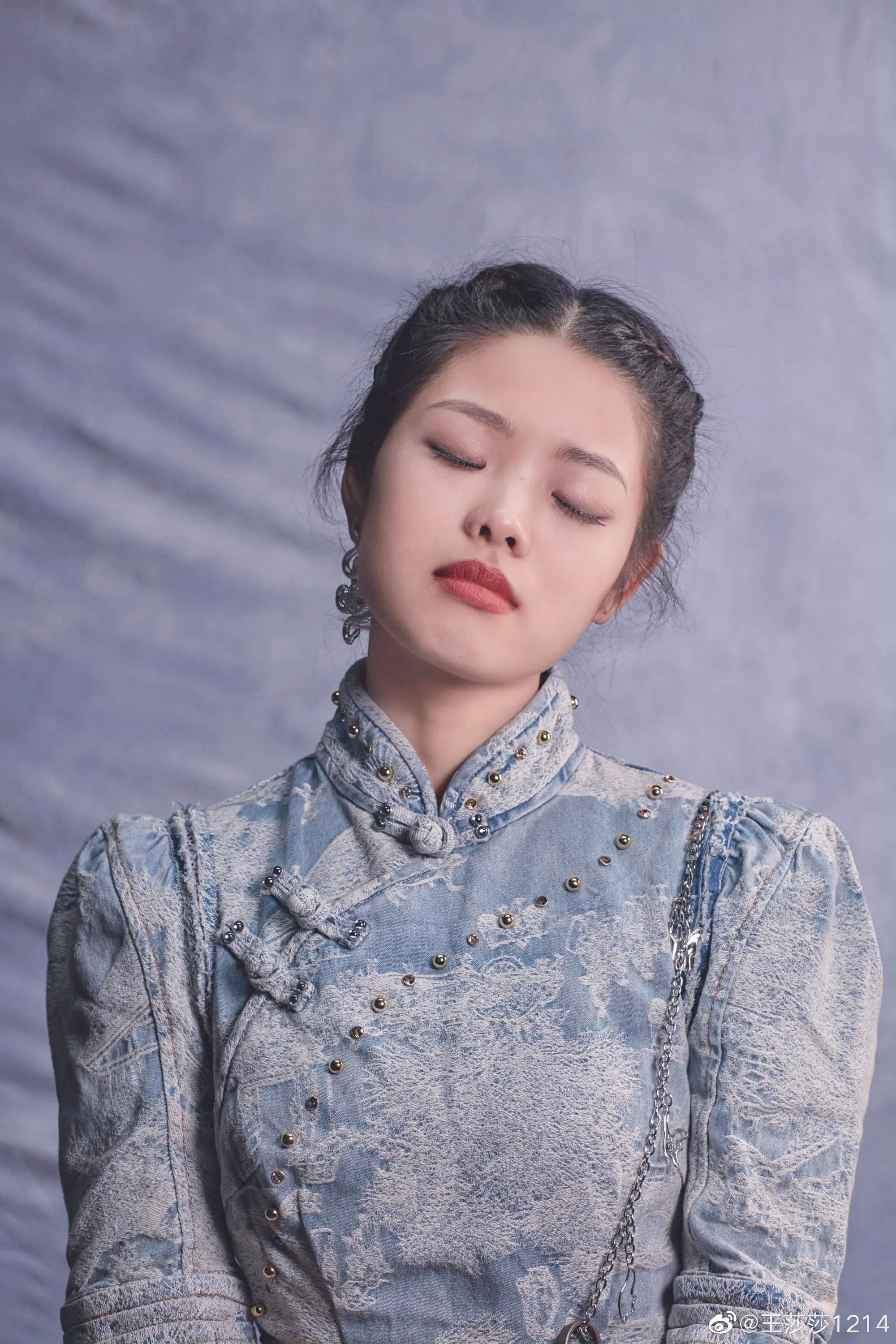 "Plastic growth" Mo Xiaobei, once known as the ugliest child star, how ...