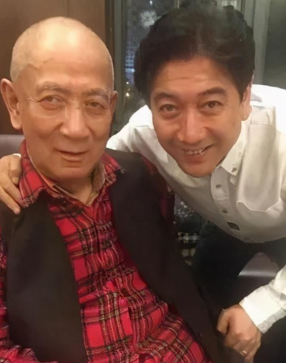 Shui Junyi, who "abandoned his paralyzed wife" and turned to marry a ...