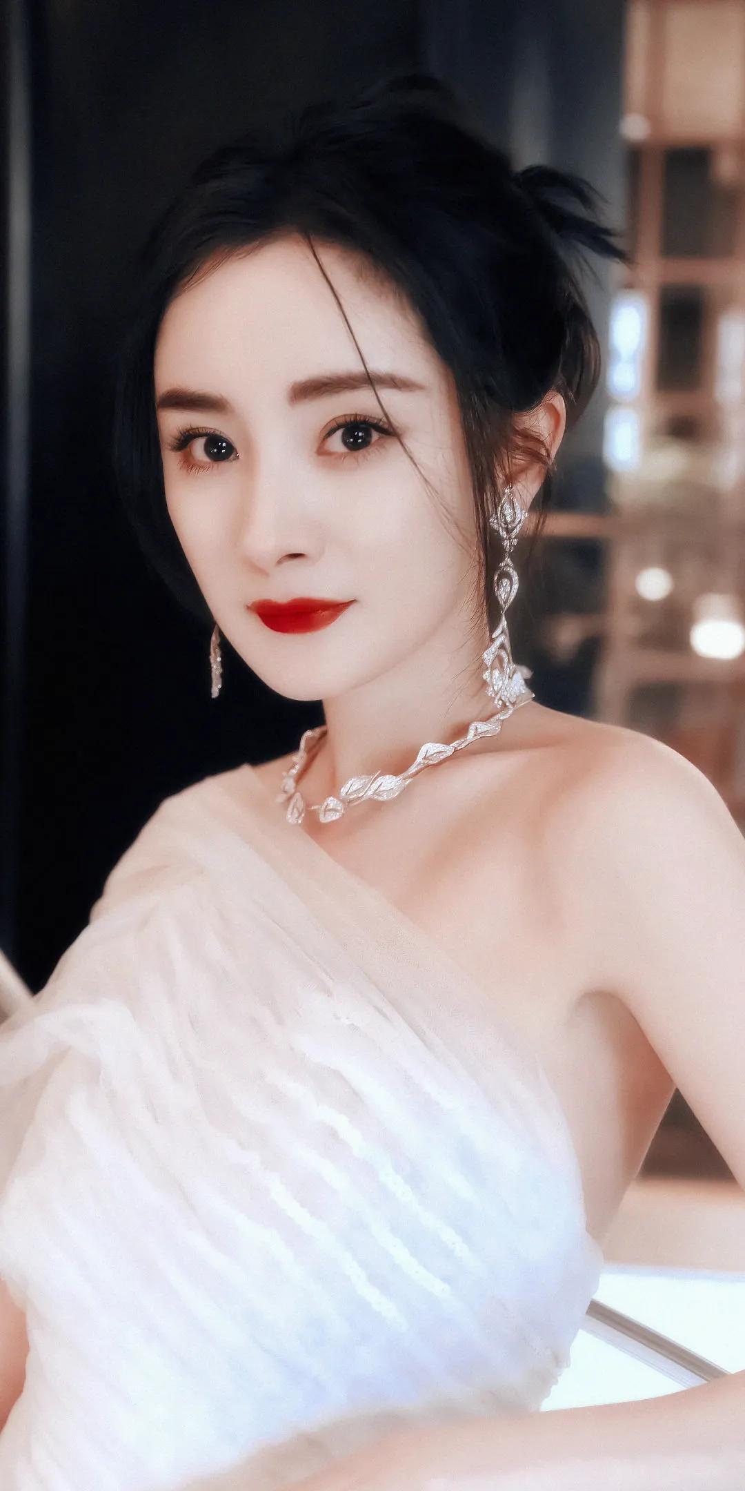Yang Mi - iNEWS