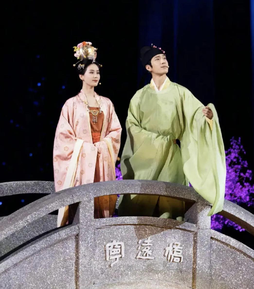 CCTV officially announced the first lineup of the Mid-Autumn Festival Gala, Na Ying, Li Yifeng ...