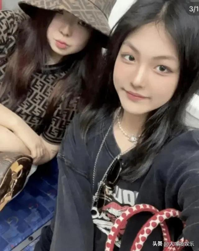 Friends posted a group photo with Wang Shiling on a trip, and the two ...