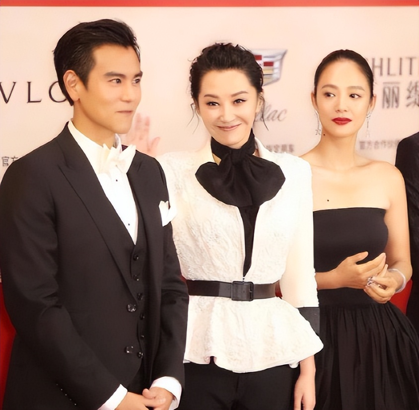 Xu Qing and Jiang Wen's wife Zhou Yun are in the same frame, and ...