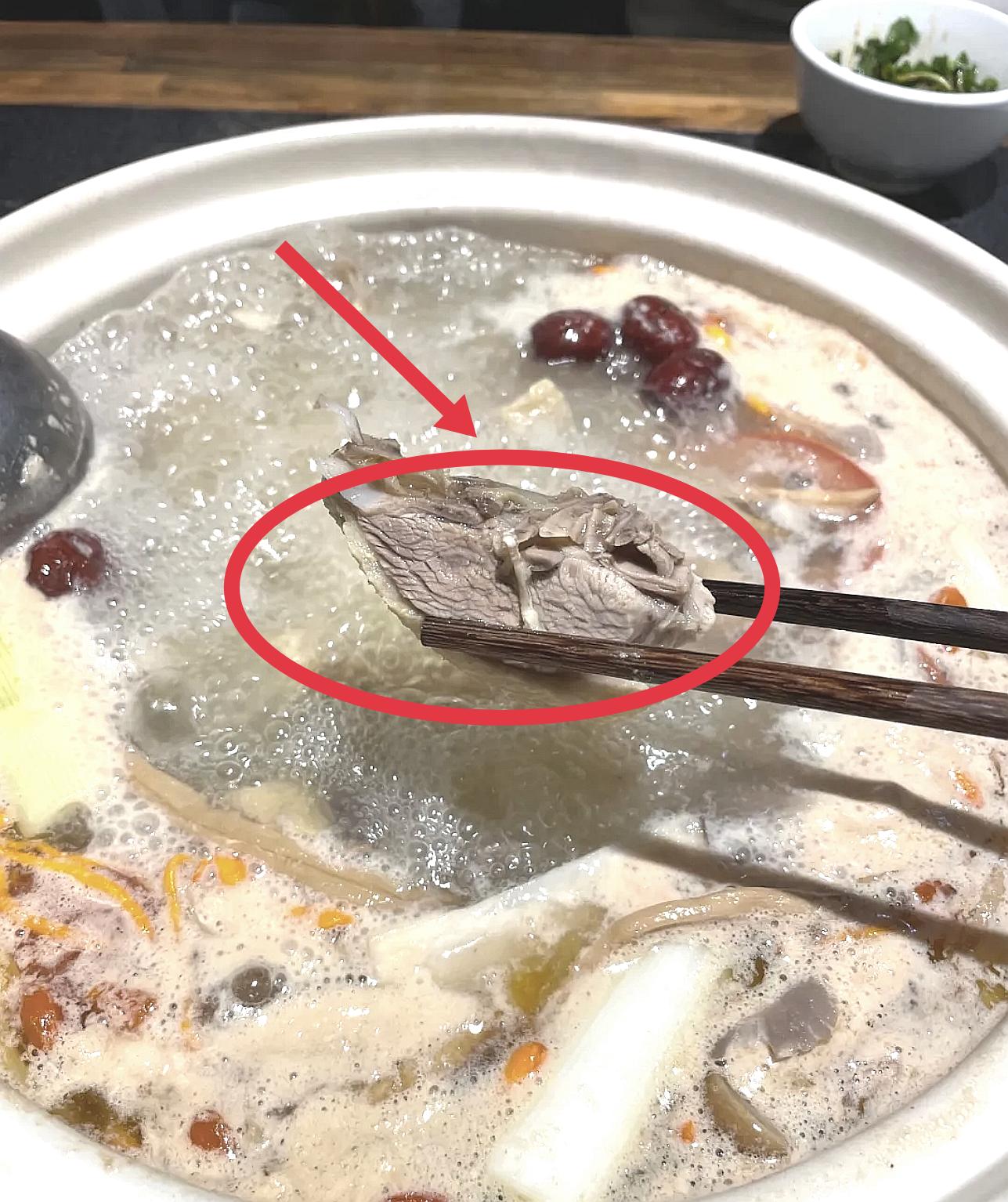 The "sour" waiter, an Internet celebrity "old-fashioned soup pot" in ...