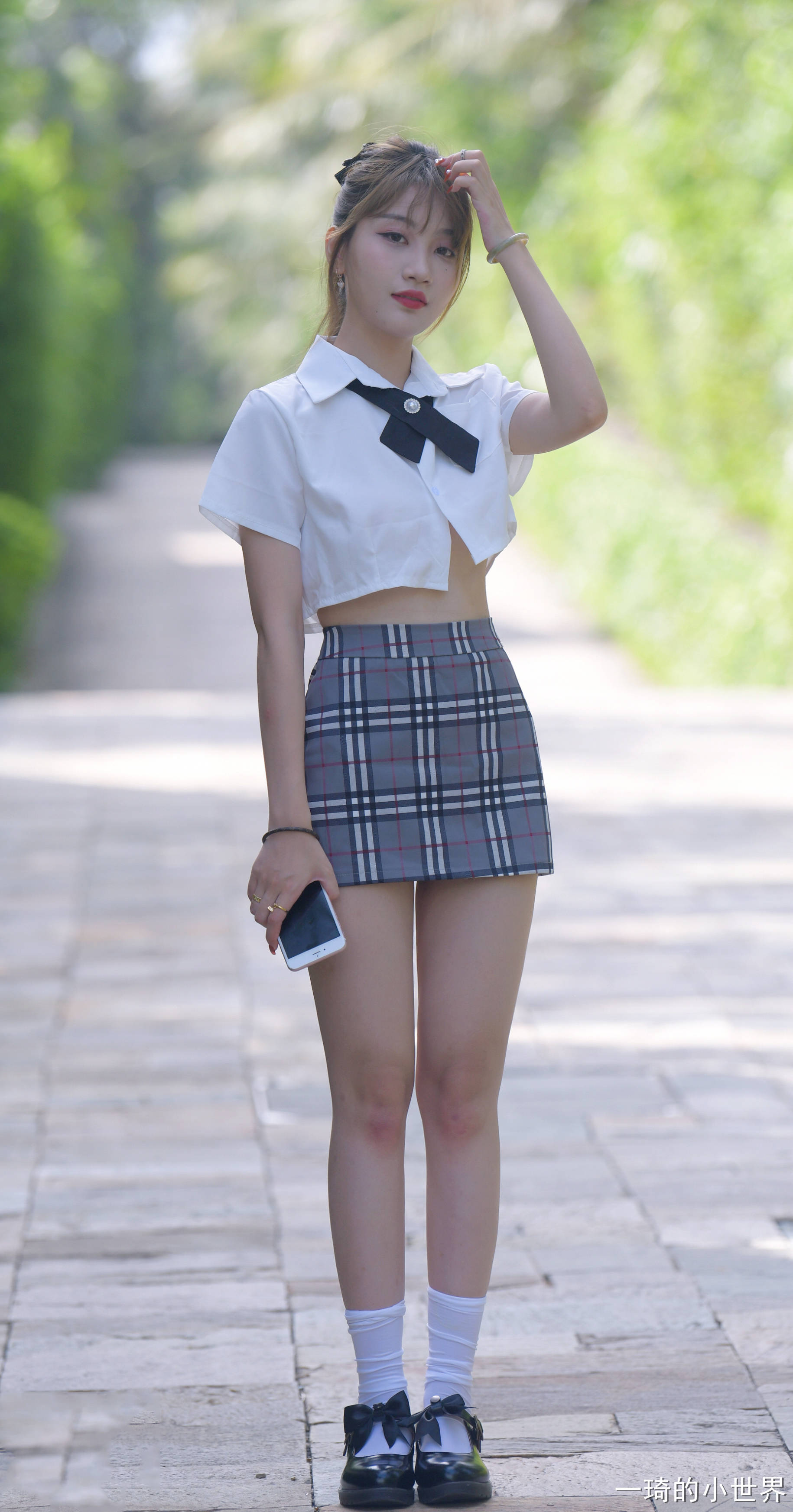 As long as the figure is good enough, pure JK can also wear sexy charm ...