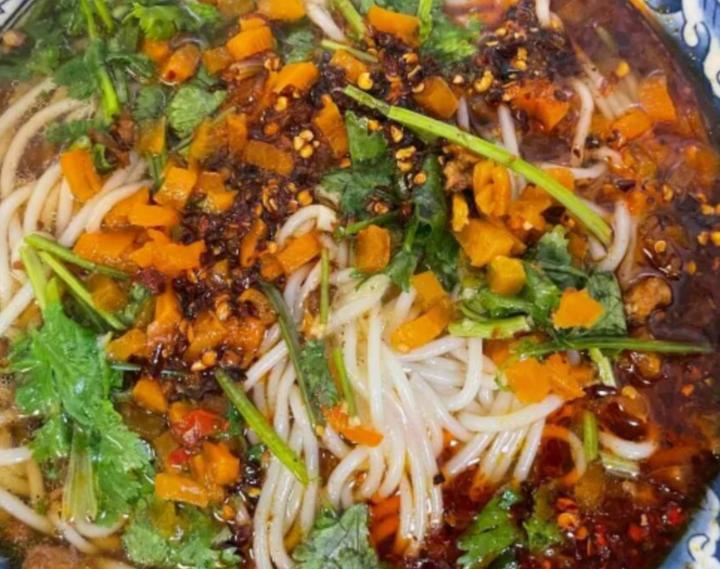 This rice noodle shop in Xuzhou for more than 40 years, customers have ...