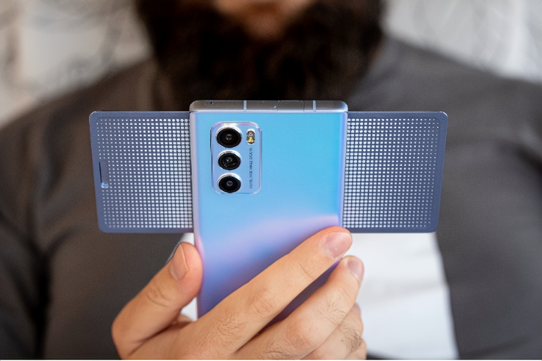 What kind of mobile phone is LG Wing: strange enough, novel enough, and ...