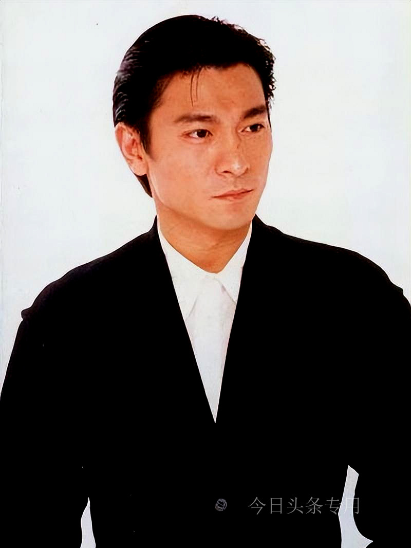 The "Copycat Andy Lau" earns money by performing everywhere, his style ...