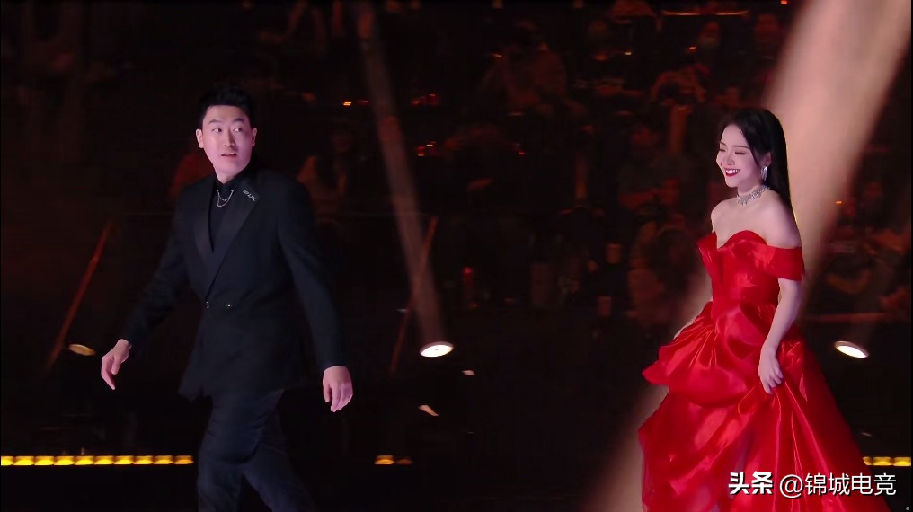 On the night of the 10th anniversary of LPL, Guan Zeyuan successfully ...