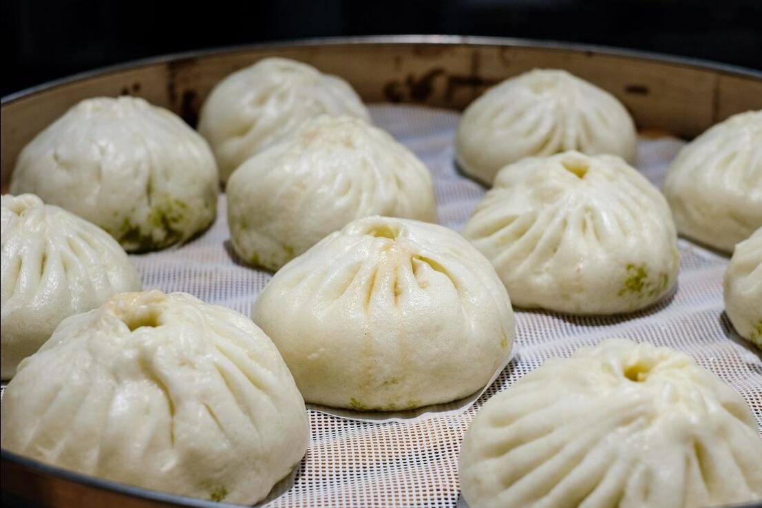 Why do steamed buns with green vegetables always turn yellow?Teach you ...